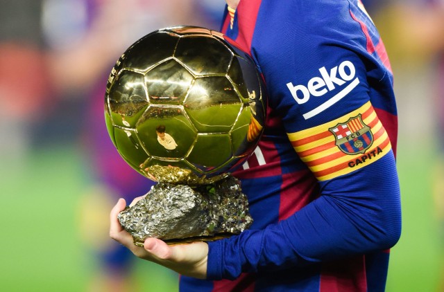 Ballon d'Or 2021 : Incroyable, Lionel Messi de nouveau sacré ! - Foot Sur 7