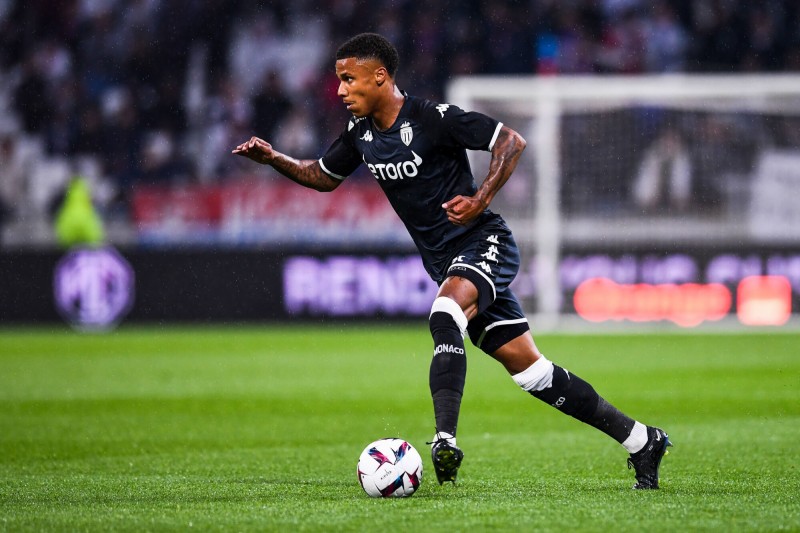 Mercato AS Monaco : Ismail Jakobs file vers la Premier League